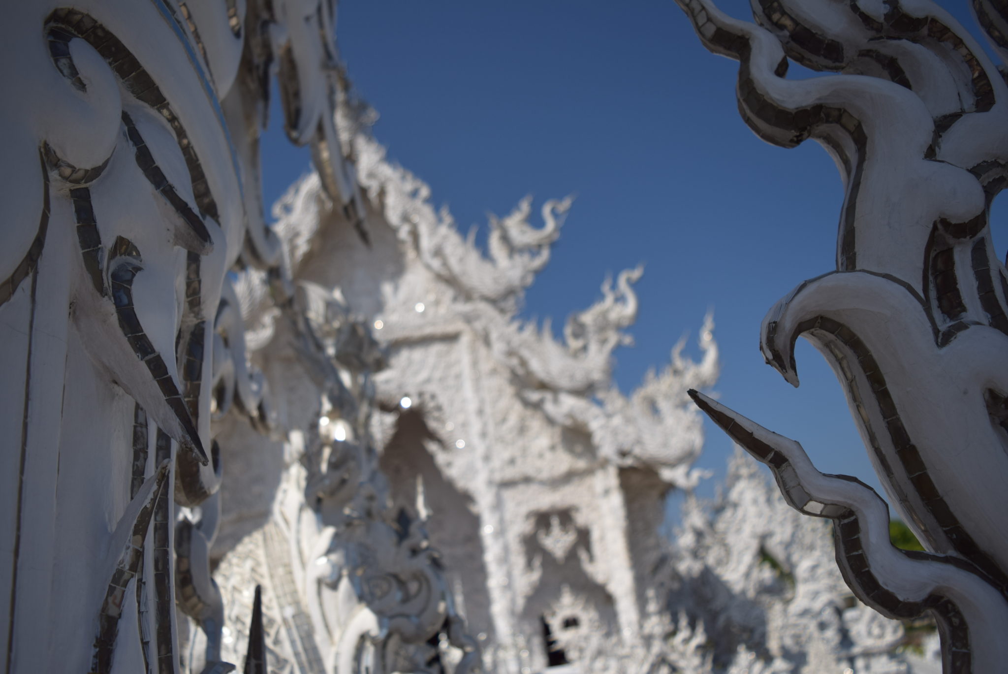 Day Trip to The White Temple - Planes, Trains and Champagne