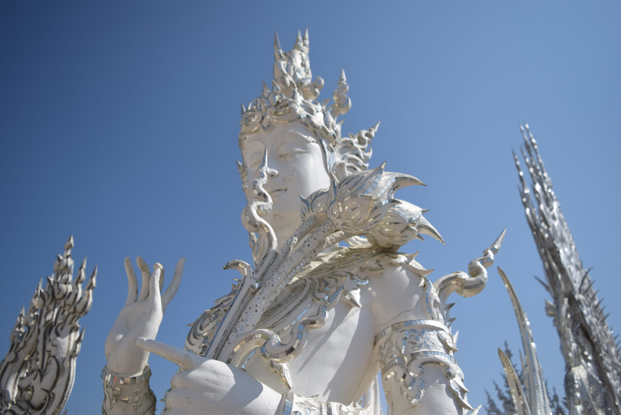 Day Trip to The White Temple - Planes, Trains and Champagne